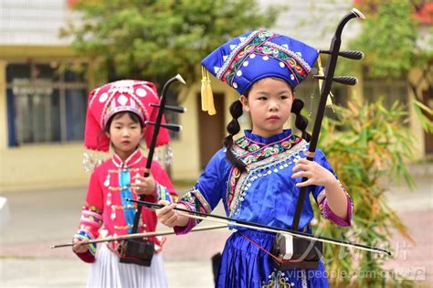 广西贺州：多彩活动喜迎“三月三” 人民图片网