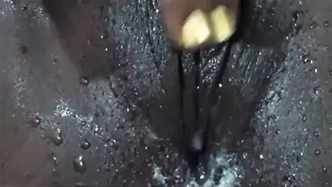 黑人胖美女让她大口喷水 第2部分 Xhamster