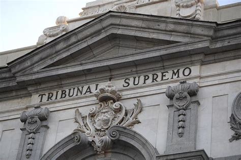 El Supremo Condena A Un Profesor Universitario A Pagar 3 000 Euros Al
