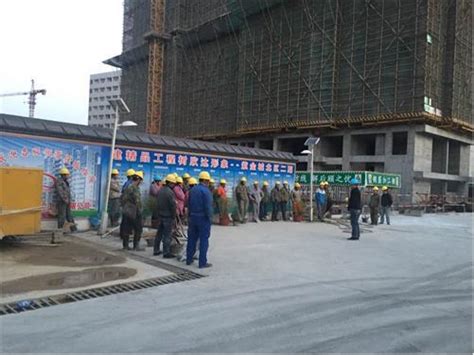 各项目认真执行早班会议制度 江苏佰拓建设有限公司暨常州市力之源建筑劳务有限公司