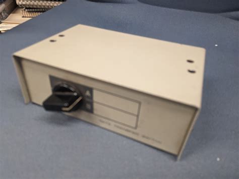 Used Manual 2 Way Switch Box DB25 Fem 2 Port A B AB Switch TESTED UBB Threads