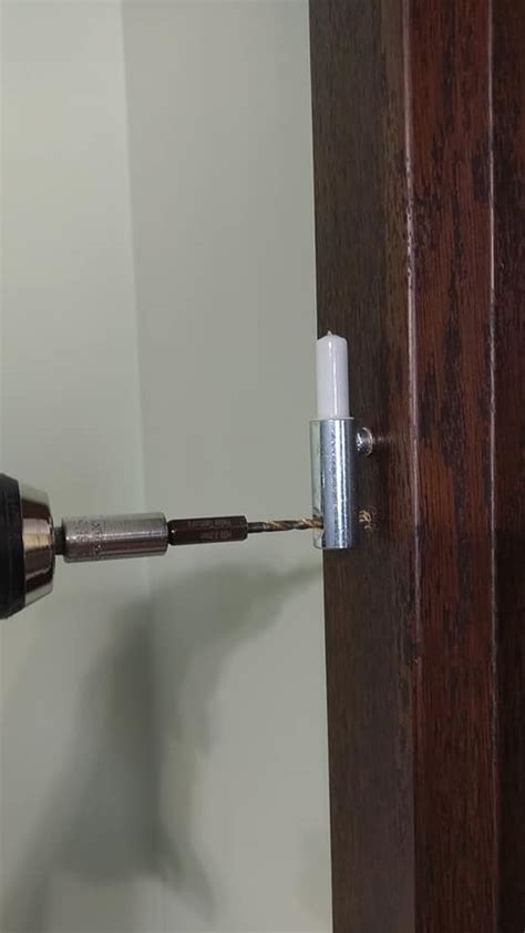 Монтаж на панти на Врати ГЕО Монтаж на интериорни врати