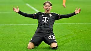 Borussia Mongladbach 0 3 Bayern Munich Teenager Lennart Karl Scores