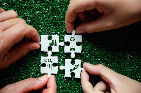 기업들은 온실 가스 순 배출 제로를 목표로 하고 있습니다 탄소 배출권 개념입니다 효율성 비용에서 낮은 배출 방향으로 산업을