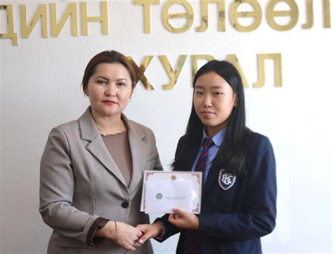 “ХҮҮХДИЙН ЭРХИЙН ЗӨРЧИЛ ТҮҮНИЙГ ШИЙДВЭРЛЭХ АРГА ЗАМ” ЭСЭЭ БИЧЛЭГИЙН УРАЛДААНЫ ШИЛДГҮҮДИЙГ