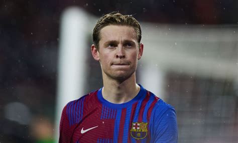 Френки де Йонг обвинил «Барселону в сливе информации про контракт