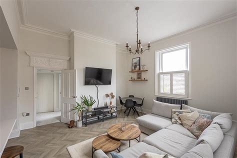 Howard House Elmfield Road Gosforth 2 Bed Flat £320 000