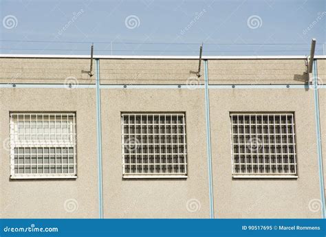 监狱windows 库存图片 图片 包括有 金属 护拦 正义 中心 修正 拘留 房子 视窗 90517695