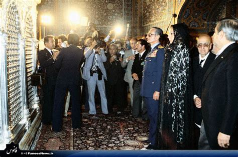 فرح پهلوی ، همسر شاه با چادر عکس ساتین ⭐️