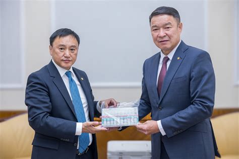 Батлан хамгаалахын сайд Д Батлут Эрүүл Эрүүл Мэндийн Яам Facebook