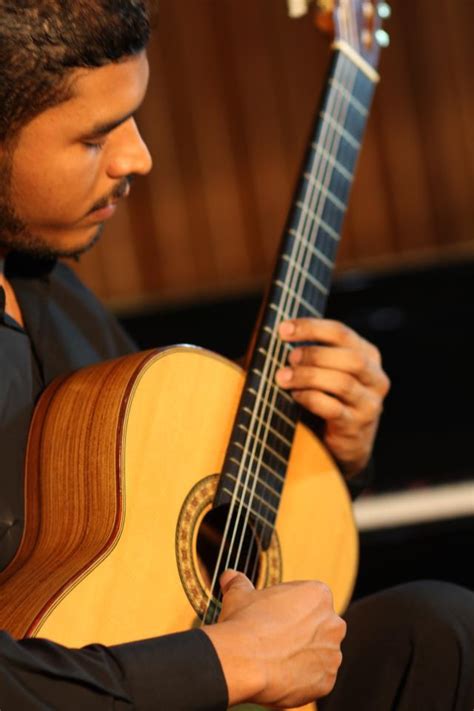 En Home English Carlos Restrepo Guitarist