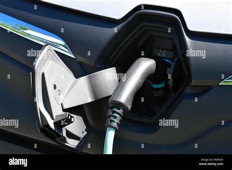 Electricity Electric Vehicle Renault Kangoo Power Connection Station Hybrid Plug In Muc