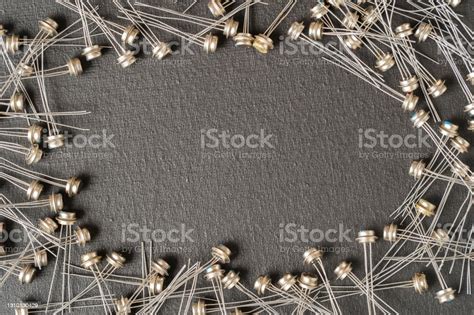 텍스트에 대한 복사 공간이있는 검은 배경의 금속 케이스의 오래된 많은 소련 트랜지스터 0명에 대한 스톡 사진 및 기타 이미지 0명 Led 조명 강철 Istock