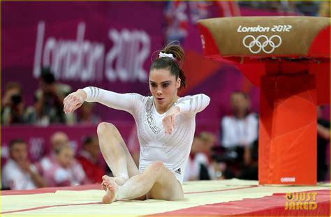 Mckayla Maroney Falls During Vault Finals Wins Silver Medal Photo