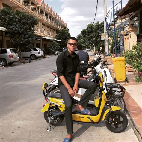 ព្រះសង្ឃ ស៊ន សុភក្រ្ត Sorn Sopheak Facebook