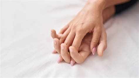 सेक्शुअल रिलेशन के बाद बहुत अधिक दर्द और वजाइनल ब्लीडिंग को न करें नजरअंदाज हो सकते हैं ये कारण