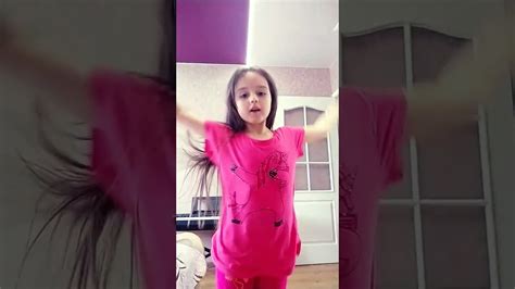 когда папа или мама заходят в твою комнату а ты снимаешь видео Youtube