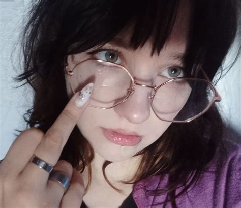 Девочка в очках ⁄⁠ ⁠⁄⁠ ⁠⁄⁠•⁠⁄⁠ ⁠⁄⁠•⁠⁄⁠ ⁠⁄⁠ ⁠⁄ Face