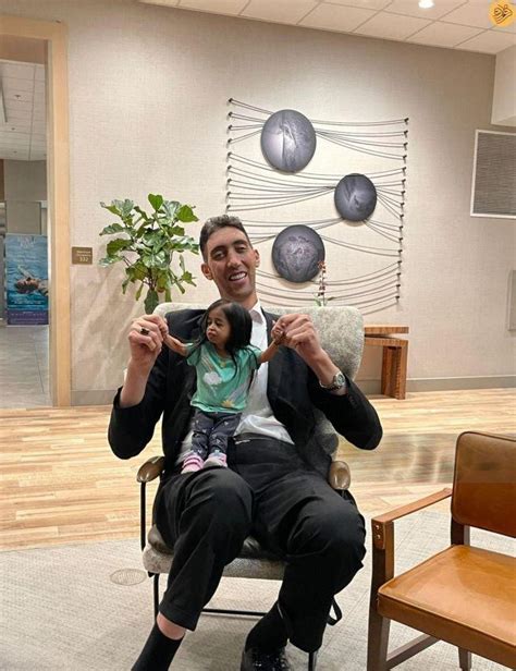 Самый высокий мужчина из Египта и самая маленькая девушка из Индии Masterok — Livejournal