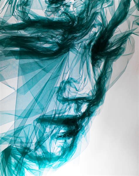 망사와 다리미 바늘과 실로 그린 초상화 ㅍㅍㅅㅅ