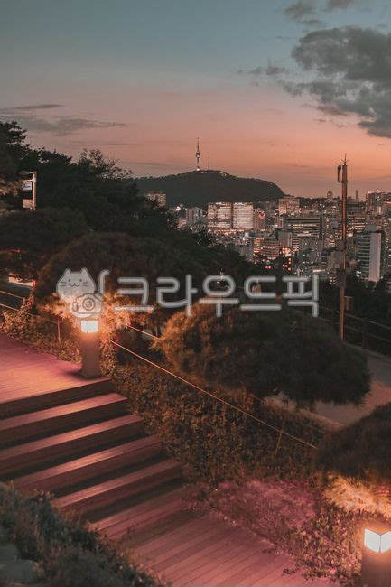 계단 산책로 산책길 언덕 남산 사진이미지일러스트캘리그라피 최승현작가