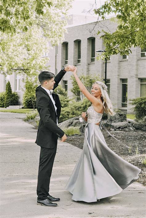 Pin By Bayli Graydon On Prom Prom Photography Prom Picture Poses