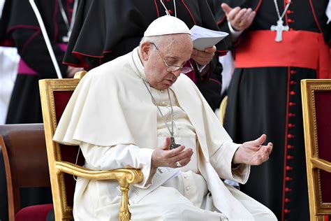 Pope Francis Battle With Conservatives Heats Up Newsweek
