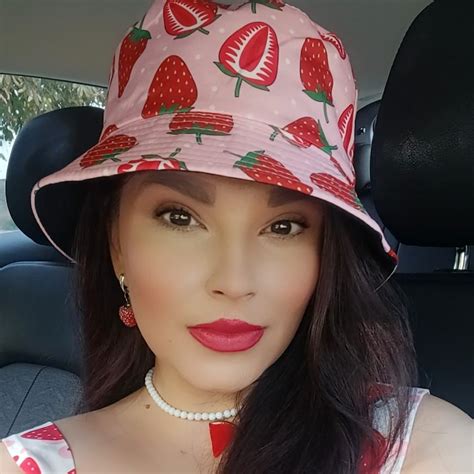 Страницата Толкова много неща искам да ви разкажа толкова прекрасни емоции имам да ви споделя