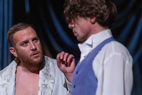 Червено и черно Малък градски театър Зад канала Artvibe