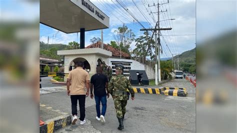 Video Guerrillero Del Eln Se Entregó A Los Soldados En El Valle Del Cauca Minuto30