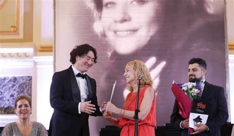 ДБЭТ ын дуучин Н Чулуунхүү олон улсын уралдаанаас тусгай шагнал хүртлээ