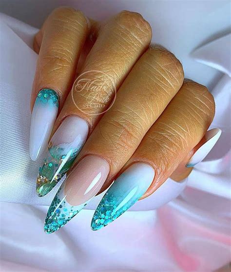 Сексуальный красный и дерзкая фуксия идеи маникюра на весну 2024