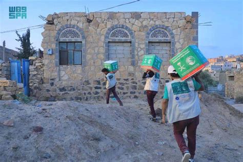 ЦСГД им короля Салмана распределил более 69 тонн продовольственных корзин в йеменской провинции