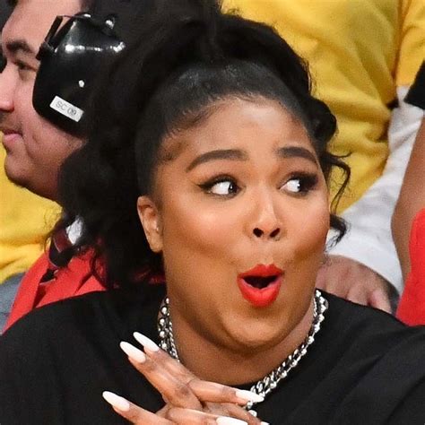 Lizzo Defends Her Thong Baring Outfit At The Lakers Game Entertainment Tonight