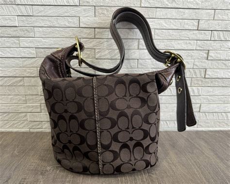 Yahooオークション Coach コーチ【 シグネチャー ショルダーバッグ
