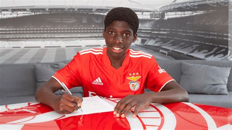 Daniel Banjaqui Assina Contrato De FormaÇÃo Com Benfica Fut 245