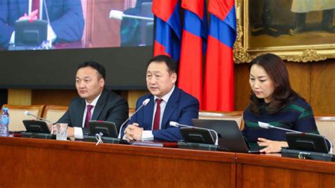 Д Тогтохсүрэн Нийгэм “Нүүрс төрийн өмчийн хулгай нүүрлэлээ” гэж бухимдаж байна