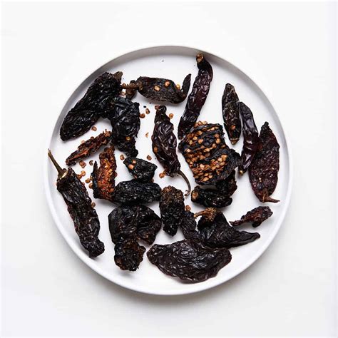 Chile Pasilla Guide Heat Flavor Uses