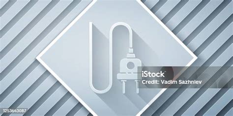 종이 는 회색 배경에 격리 된 전기 플러그 아이콘을 잘라 전기의 연결 및 단절의 개념 종이 아트 스타일 벡터 일러스트레이션 3차원 형태에 대한 스톡 벡터 아트 및 기타