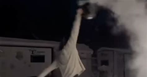 Woman Trying Boiling Water Trick Gets Boiling Water Burns Ebaums World