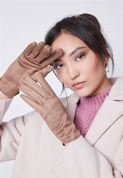 Duvan I Hedemora Säljer Street One Ze Ze Cai