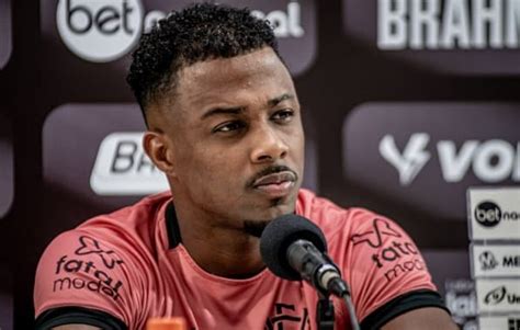 Matheus Trindade Se Diz Preparado Para Novo Jogo Como Titular Do Vitória Estou Me Sentindo
