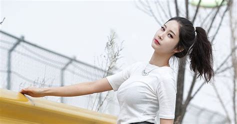 [화보] 레이싱모델 한유리 백옥 피부에 섹시 각선미까지 아찔