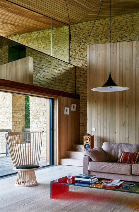 Featherstone Young Divides Rural Stonecrop House Into Two Distinct Wings