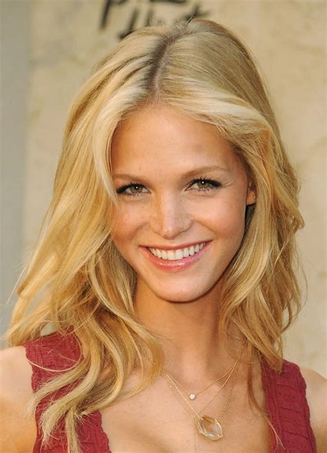 Erin Heatherton Scrolller