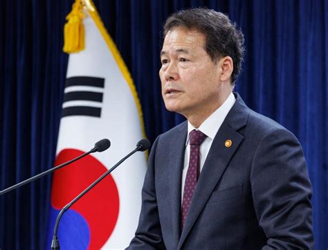 Unification Ministry To Help North Korean Defectors Become Lawyers