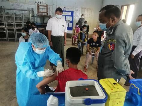 ကျိုင်းတုံမြို့၌ အသက် ၁၂ နှစ်အထက် ကျောင်းသား၊ ကျောင်းသူများအား ကိုဗစ် ၁၉ ရောဂါကာကွယ်ဆေး ပထမအကြိမ