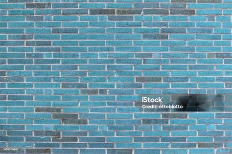미세하게 질감이 있는 빗질 표면이 있는 파란색 벽돌의 배경 실행 중인 본드 패턴의 긴 벽돌 창의적인 복사 공간 0명에 대한 스톡 사진 및 기타 이미지 Istock