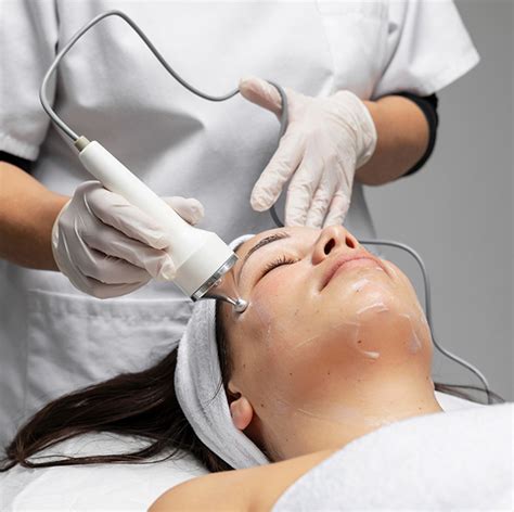 Dr Safa Patrick ‍⚕️board Certified Dermatologist Mbbs Md Dnb Fam