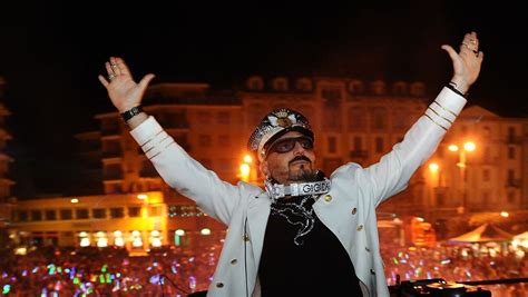 A Sanremo Ritorna Sul Palco Gigi Dagostino Prima Uscita Dopo La